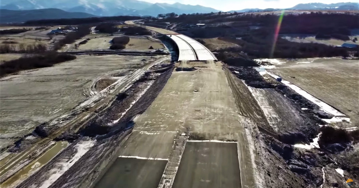 Când se va putea circula pe primii kilometri din Autostrada Sibiu-Piteşti. Imagini cu șantierul ...