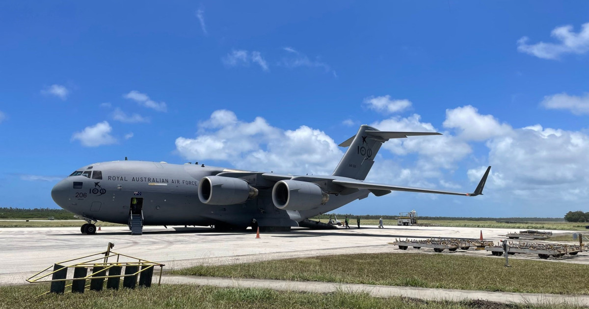 Primele avioane cu ajutoare de urgență au ajuns în Tonga. Aeroportul a ...