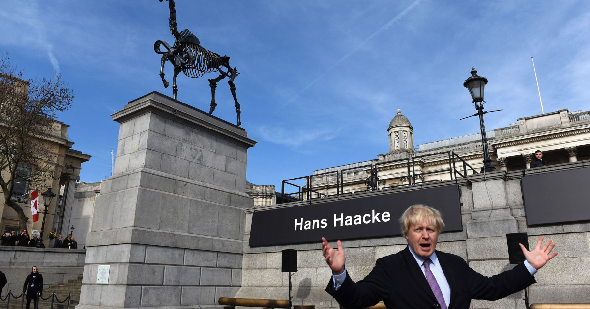 Statuia unui schelet de cal, dezvelită la Londra | Digi24