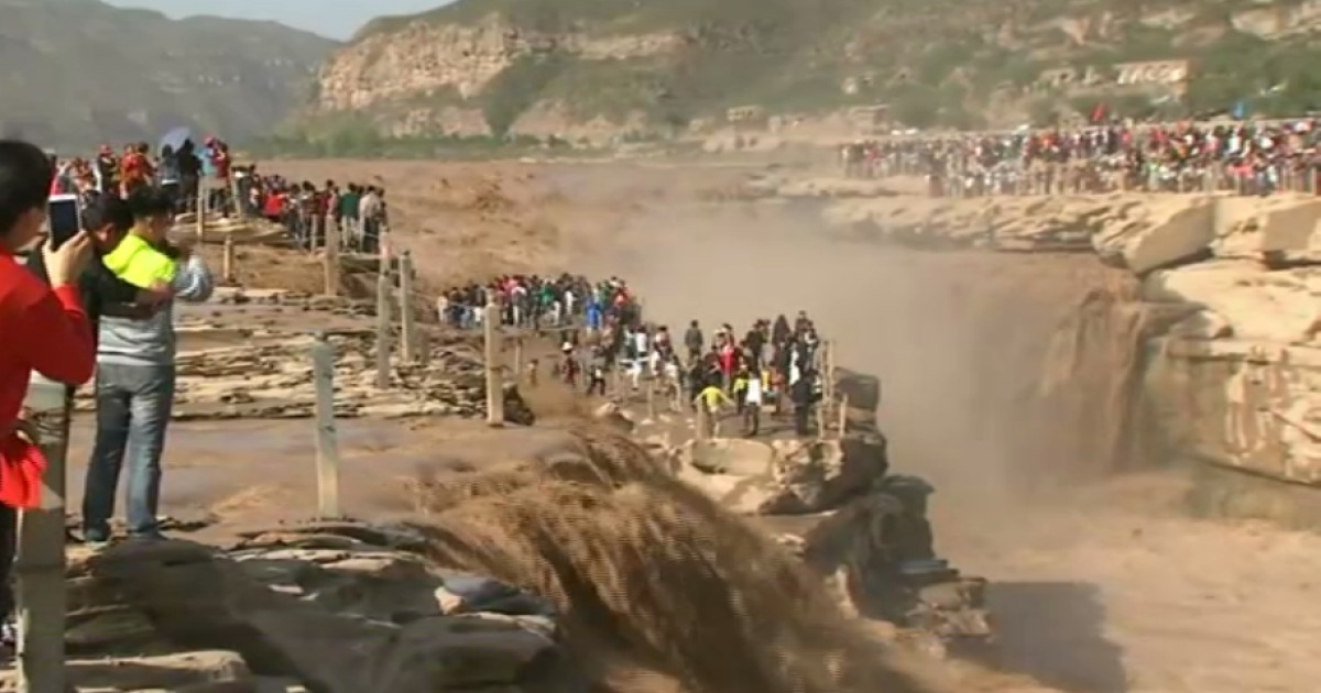 VIDEO. Invazie de turiști la Fluviul Galben | Digi24