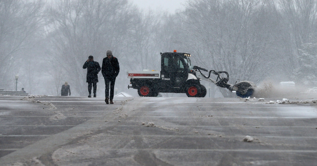 Capitala SUA, blocată de doi centimetri de zăpadă | Digi24