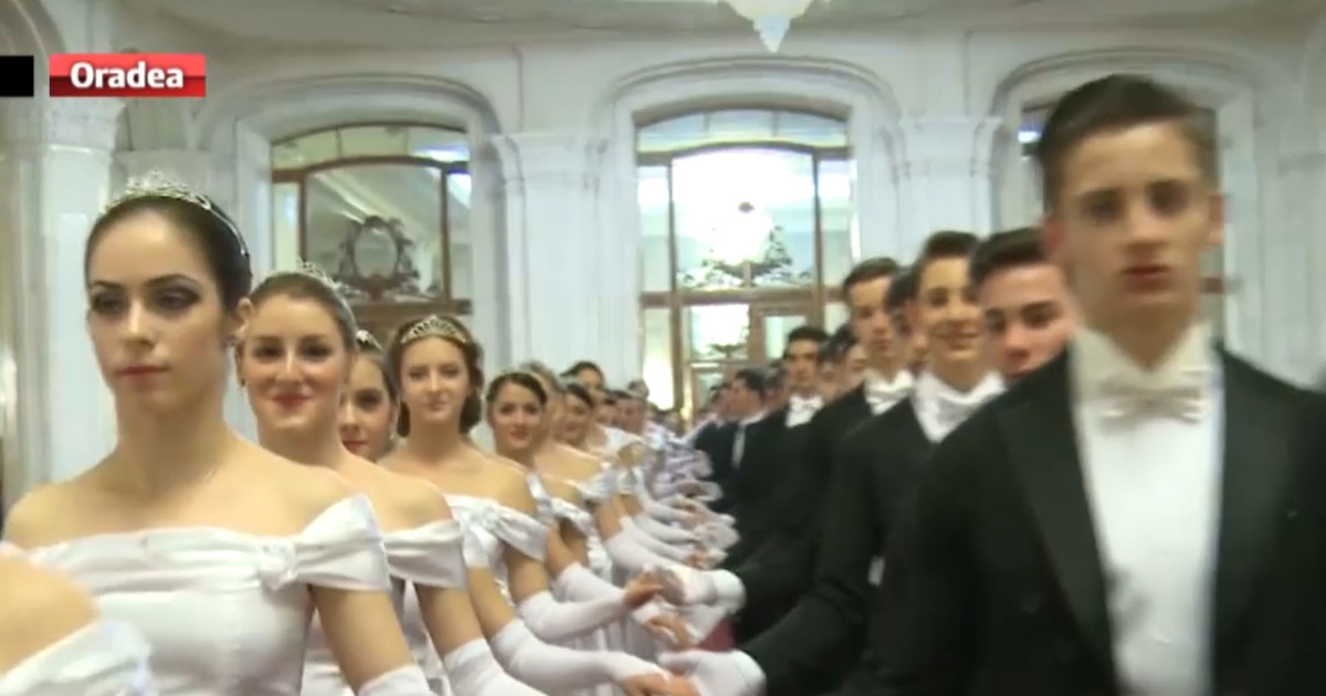 Bal vienez la Oradea. 20 de tineri au debutat în societate în paşi de ...