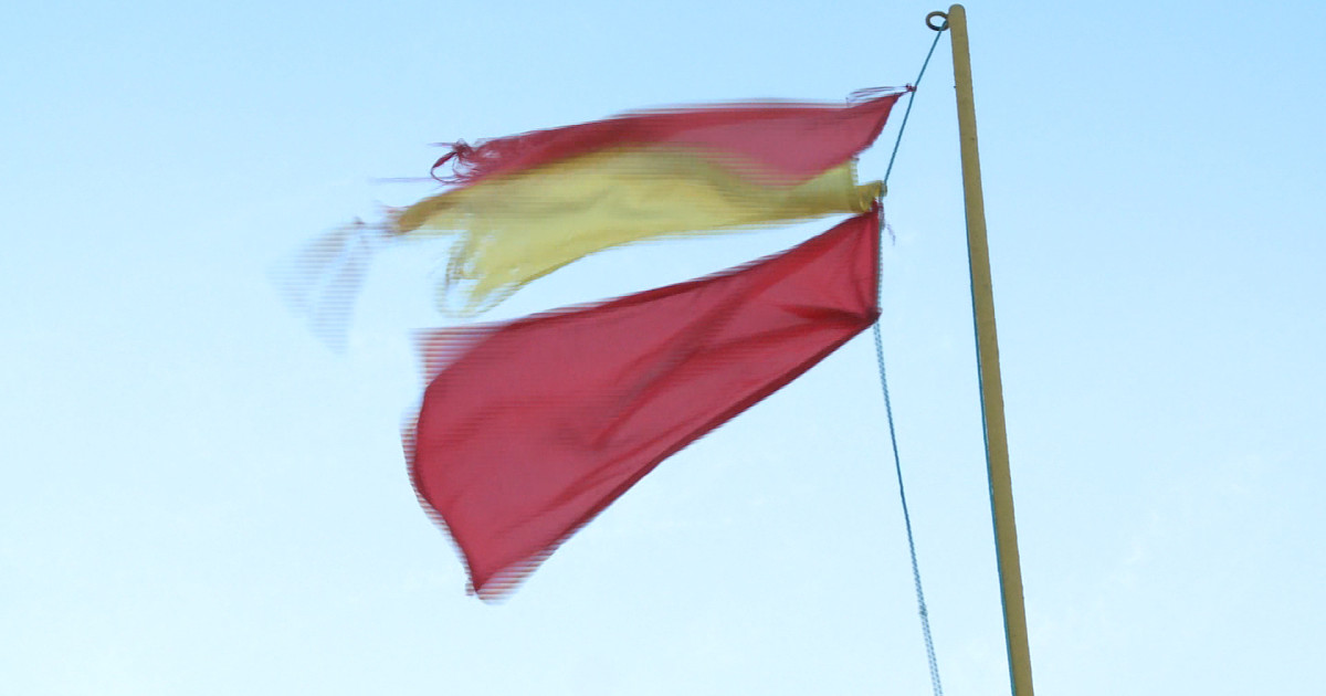 Steag roșu arborat, turiști înecați | Digi24