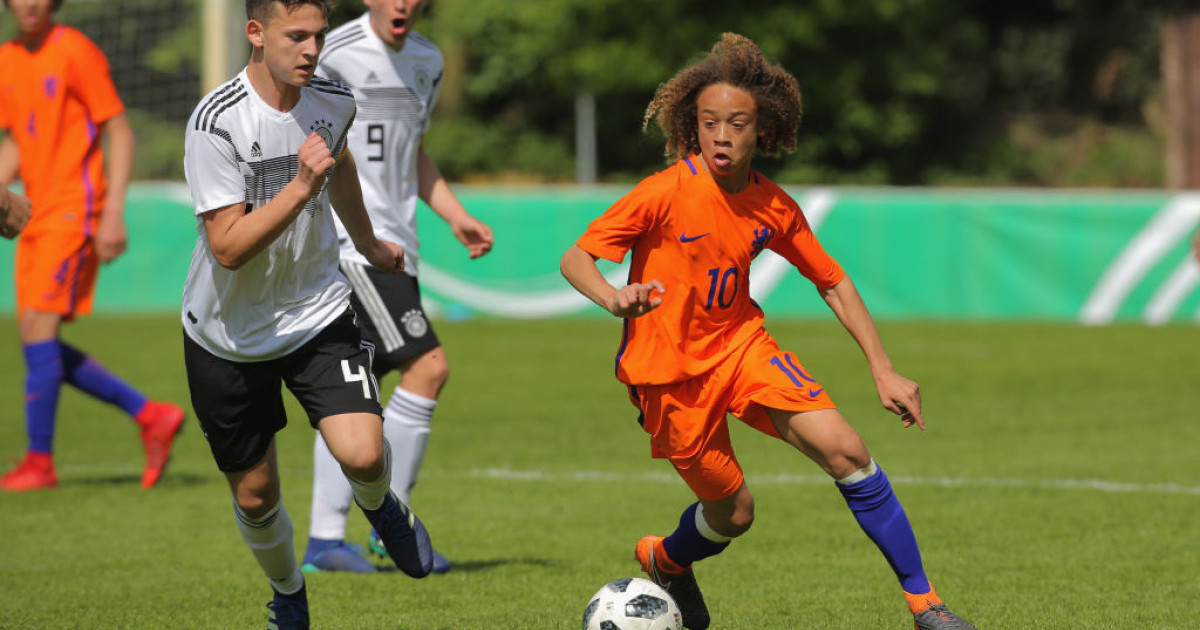 Noul copil minune al fotbalului: La doar 16 ani a fost transferat de ...