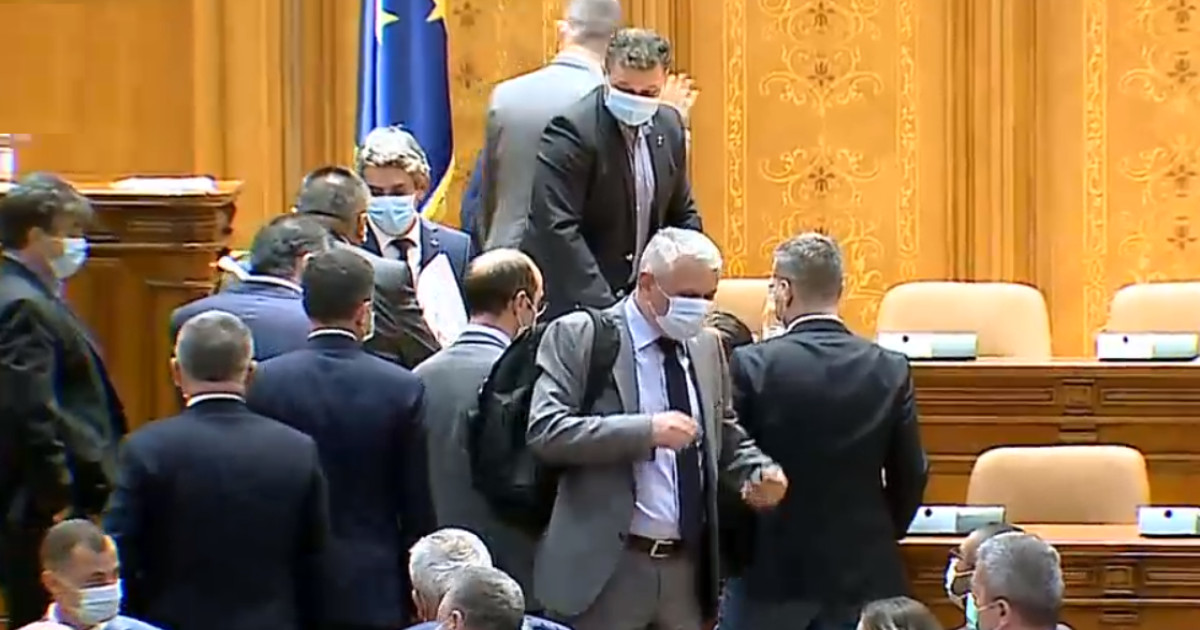 VIDEO. Cum se respectă distanța socială în Parlament | Digi24