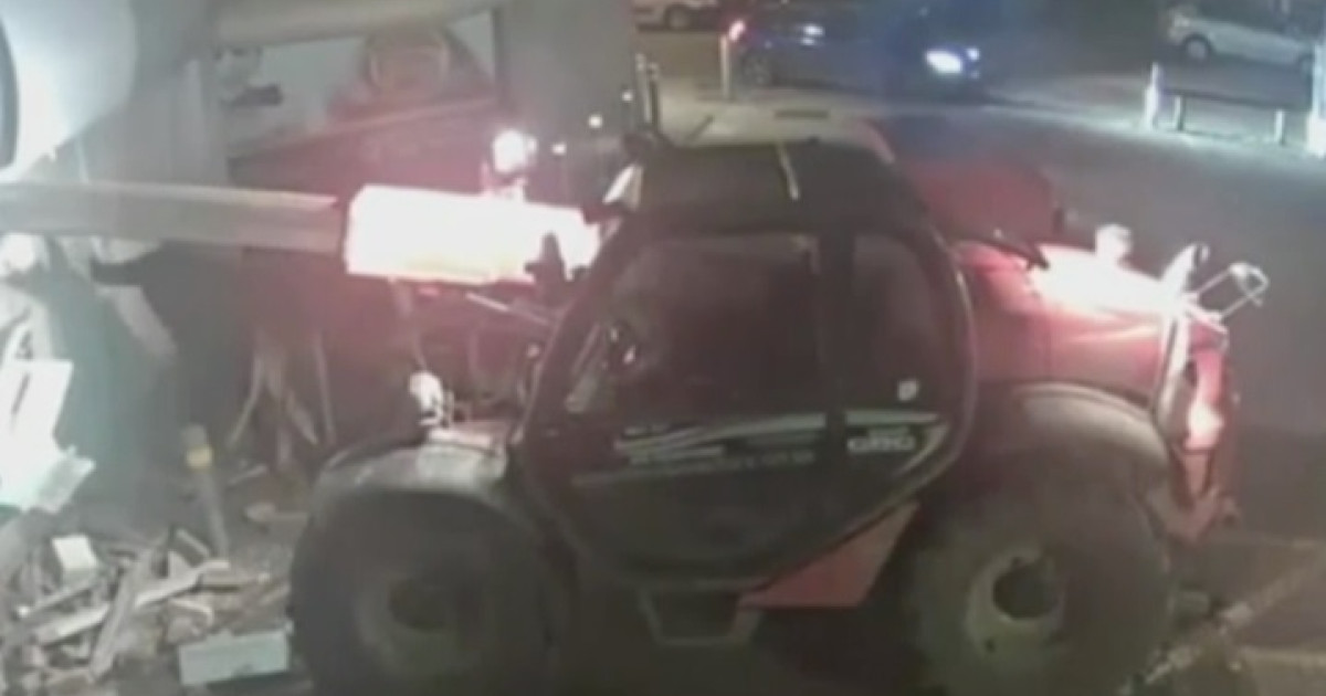 VIDEO. Bancomat furat cu excavatorul | Digi24