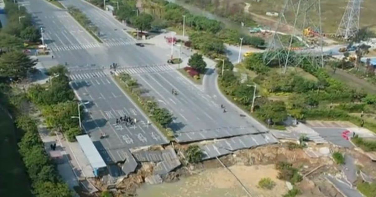 VIDEO. O autostradă cu 8 benzi s-a surpat în China | Digi24