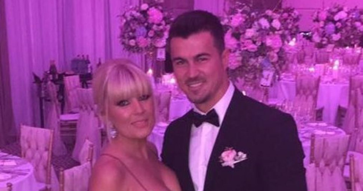 Elena Udrea, condamnată definitiv, este protagonista unui pictorial în care apare aproape ...