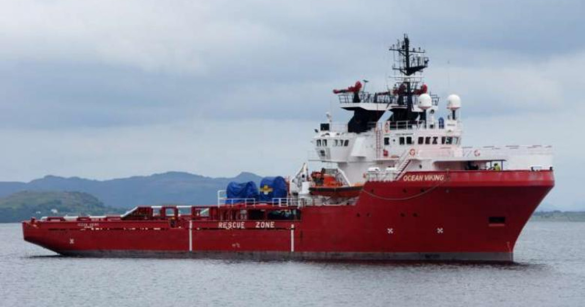 S-au găsit soluţii pentru sutele de imigranţi de pe nava Ocean Viking ...