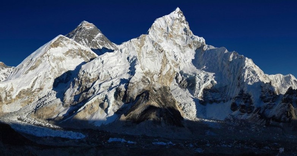China pune o graniță pe vârful Everestului pentru ca alpiniștii chinezi ...