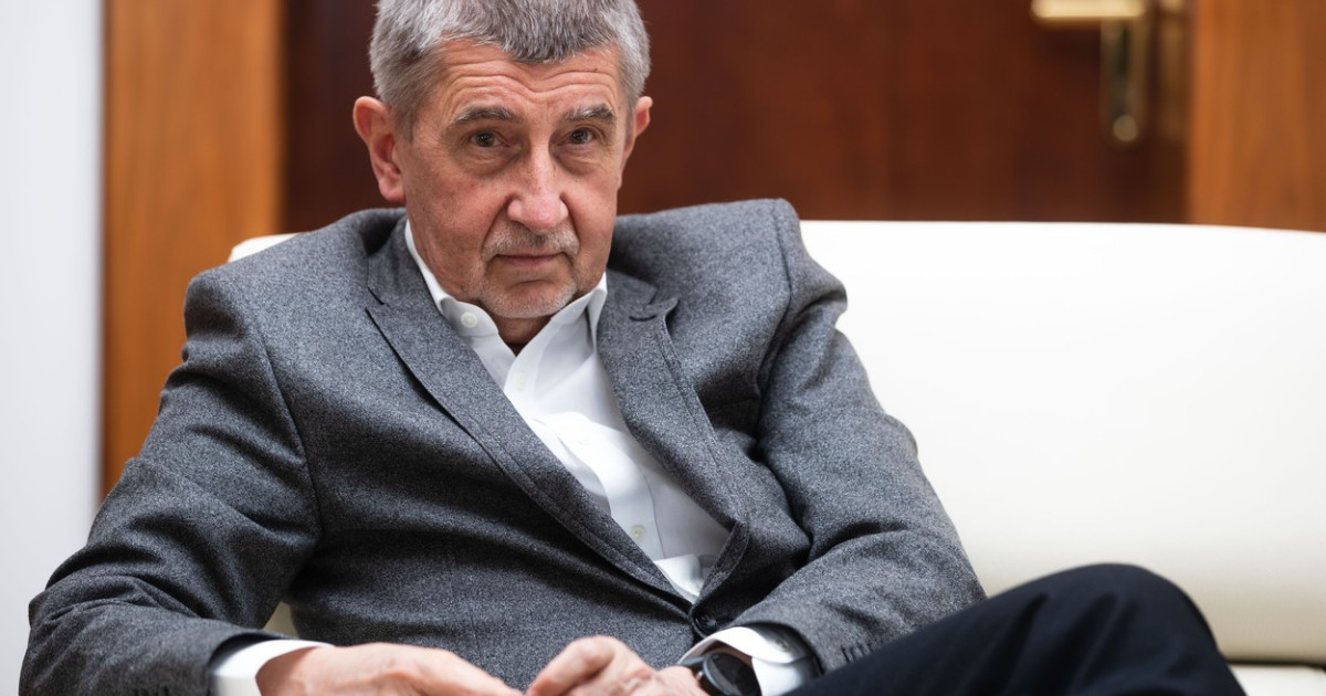 Premierul ceh Andrej Babis și-a cumpărat un glob pământesc scump, ca să ...