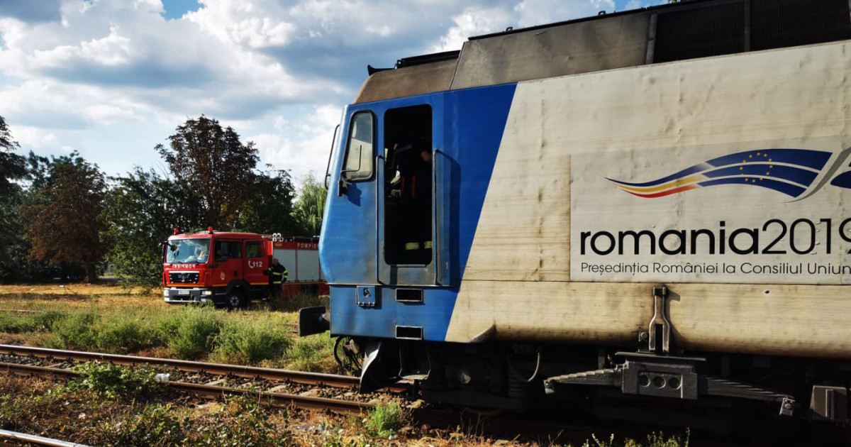 Locomotiva unui tren a luat foc în gara Găești | Digi24