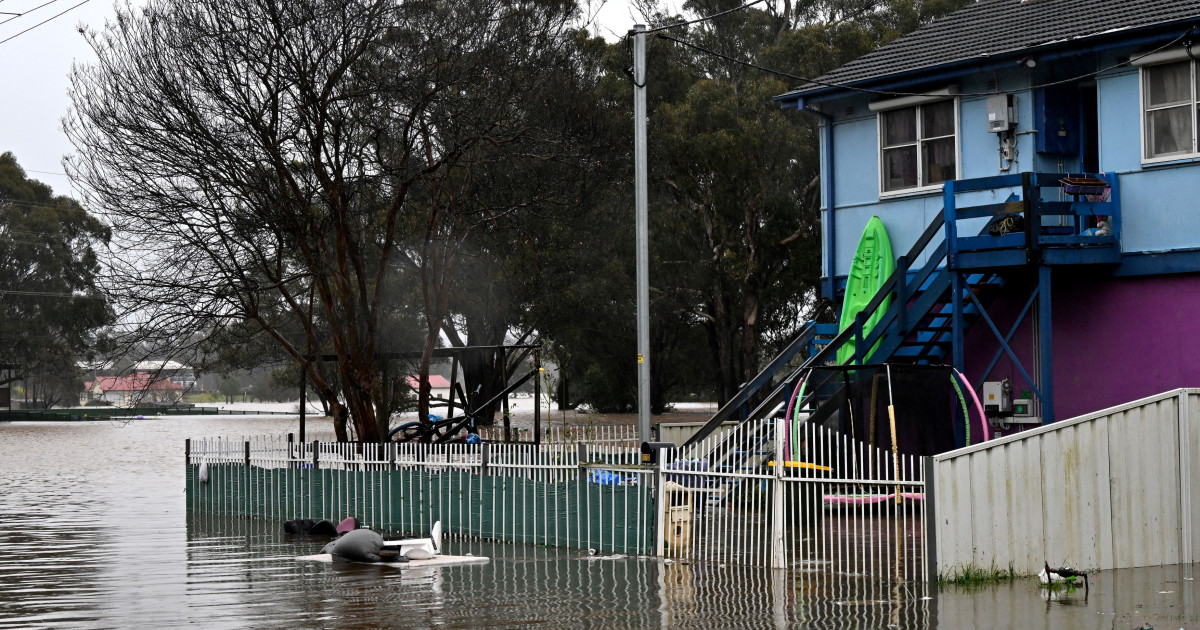 Inundațiile au făcut prăpăd în Australia: a plouat într-o zi cât pentru ...