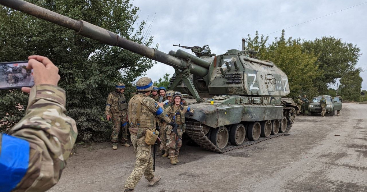 Cantități imense de armament greu și echipamente intacte, lăsate în ...