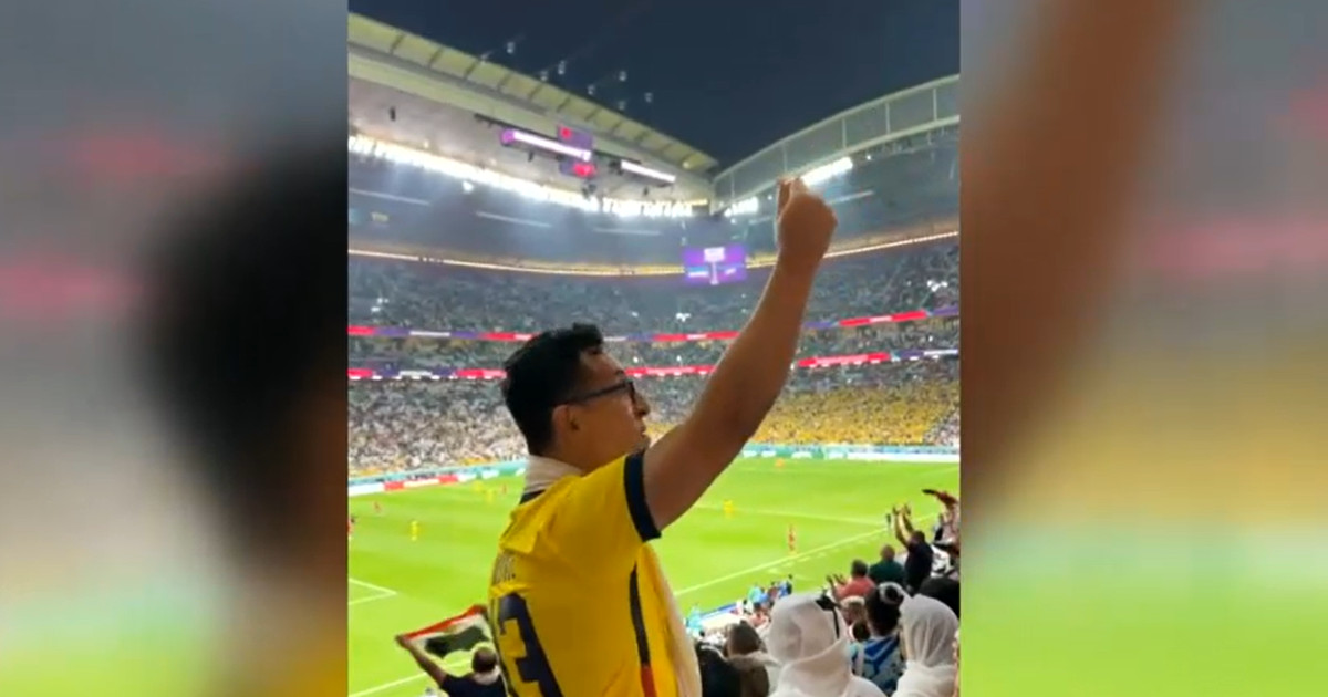 "Money, money". Doi suporteri s-au certat la partida de deschidere de ...