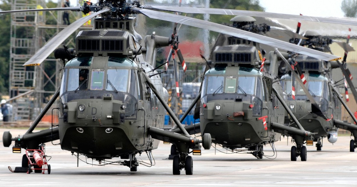 Marea Britanie va trimite elicoptere în Ucraina, pentru prima dată de ...