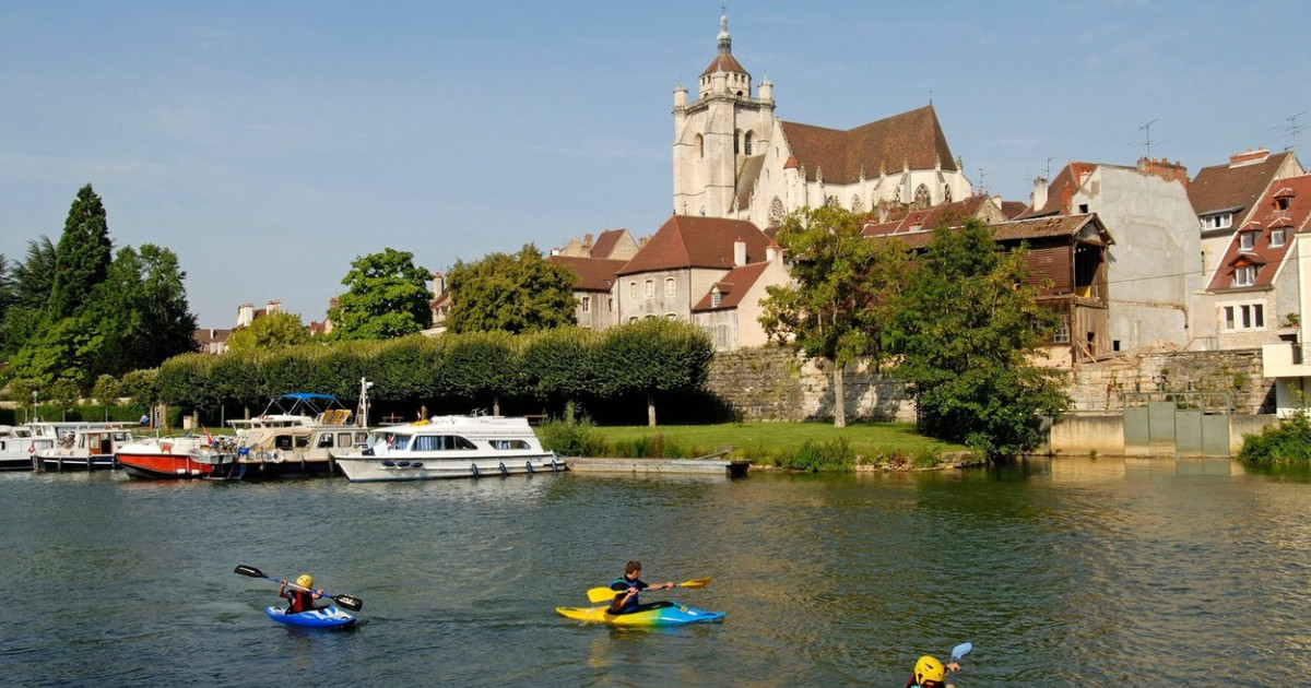 Un bărbat beat a distrus bărci de zeci de mii de euro ale canotorilor ...