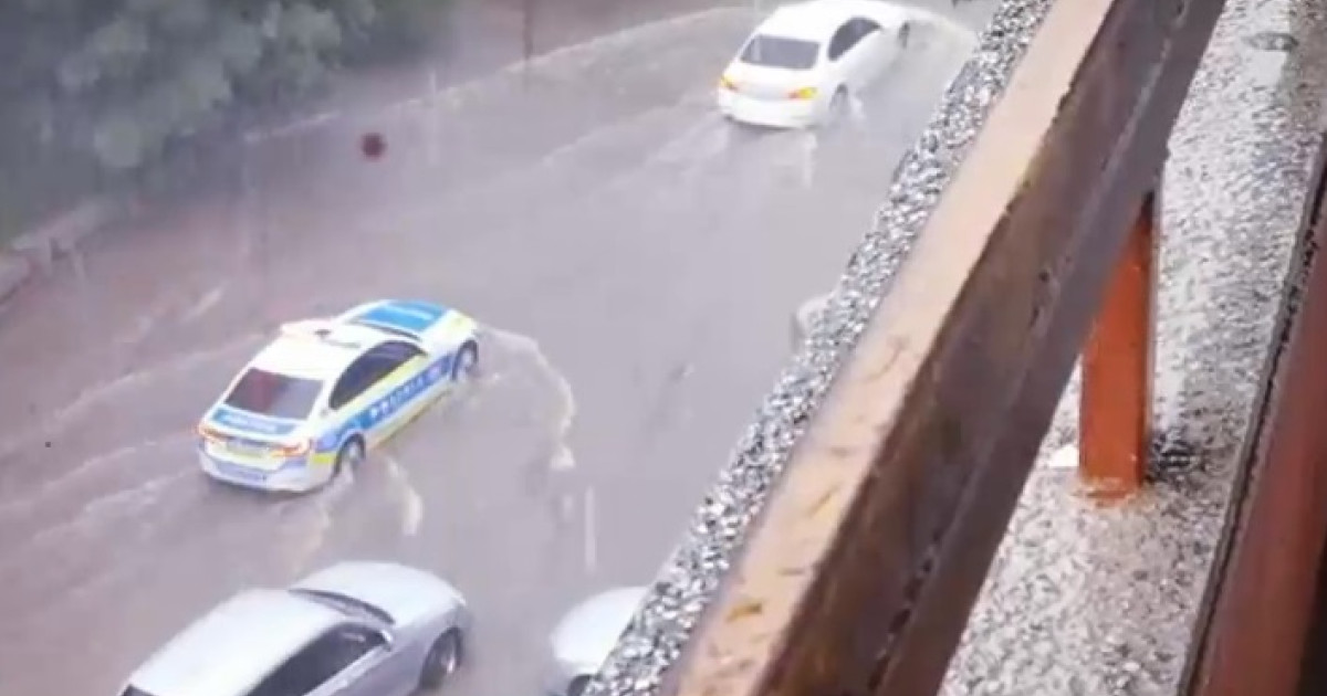 Imagini cu inundațiile devastatoare și viiturile din România. Străzile ...