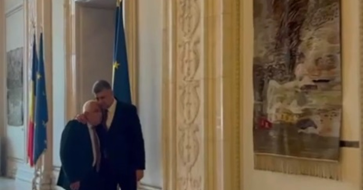 Ciolacu l-a pupat și l-a îmbrățișat pe "nea Petrică" pe holurile ...