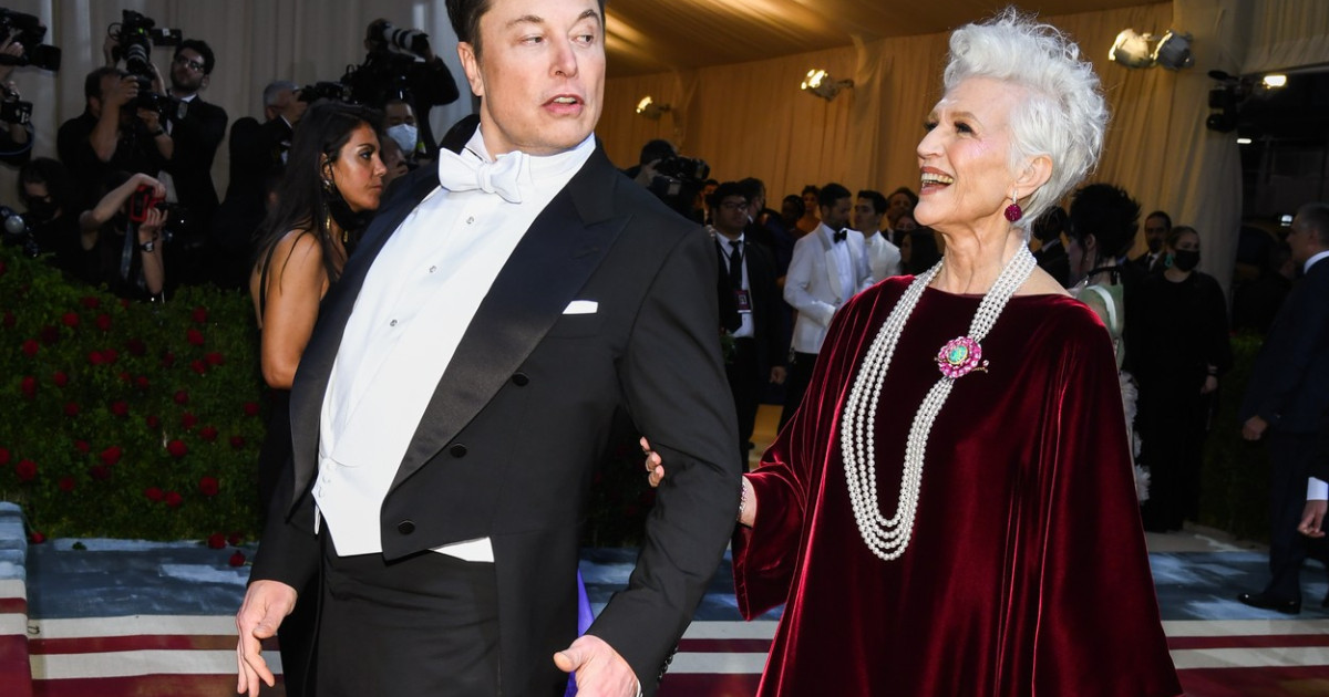 Mama lui Elon Musk nu îi dă voie să se bată în cușcă cu Mark Zuckerberg ...