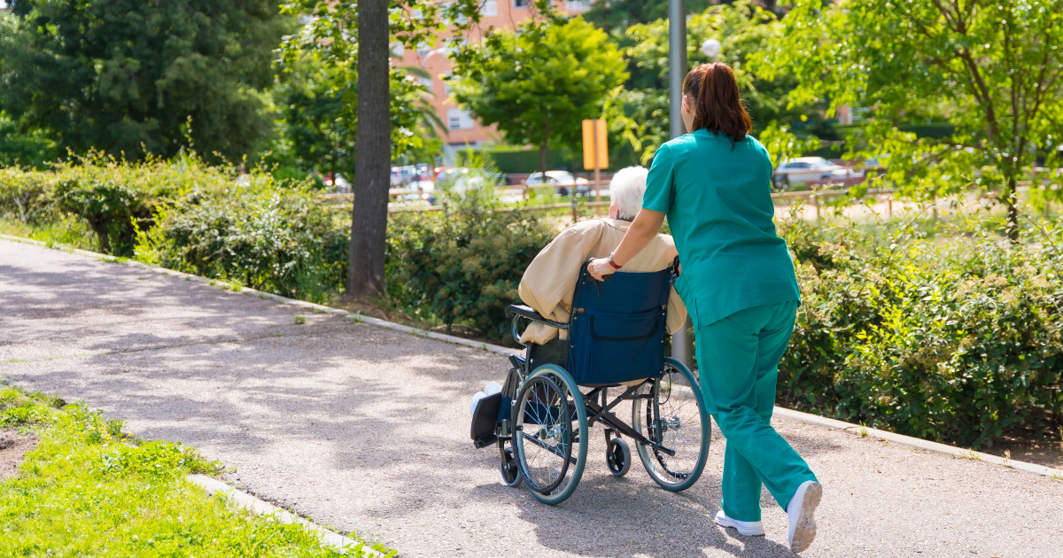 Numărul afacerilor cu azile de bătrâni este în creștere în România | Digi24