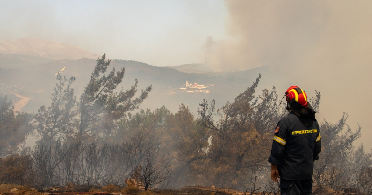 Alertă maximă de incendii în Grecia. Un mort la nord de Atena; mai ...