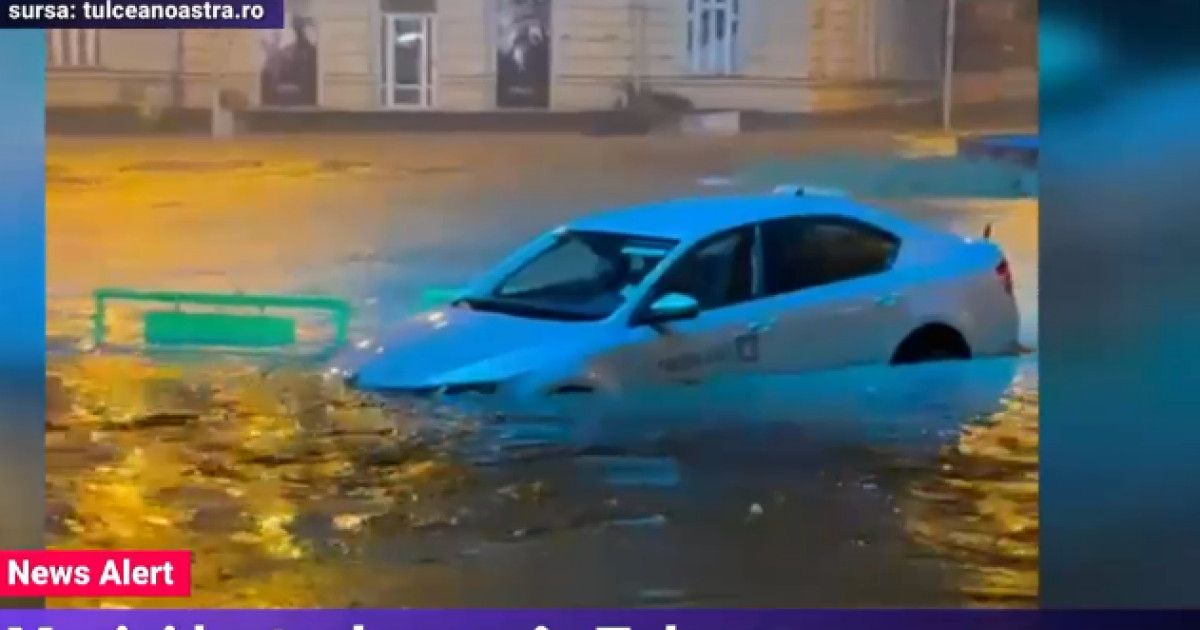 Străzile din Tulcea s-au transformat în râuri după câteva minute de ...