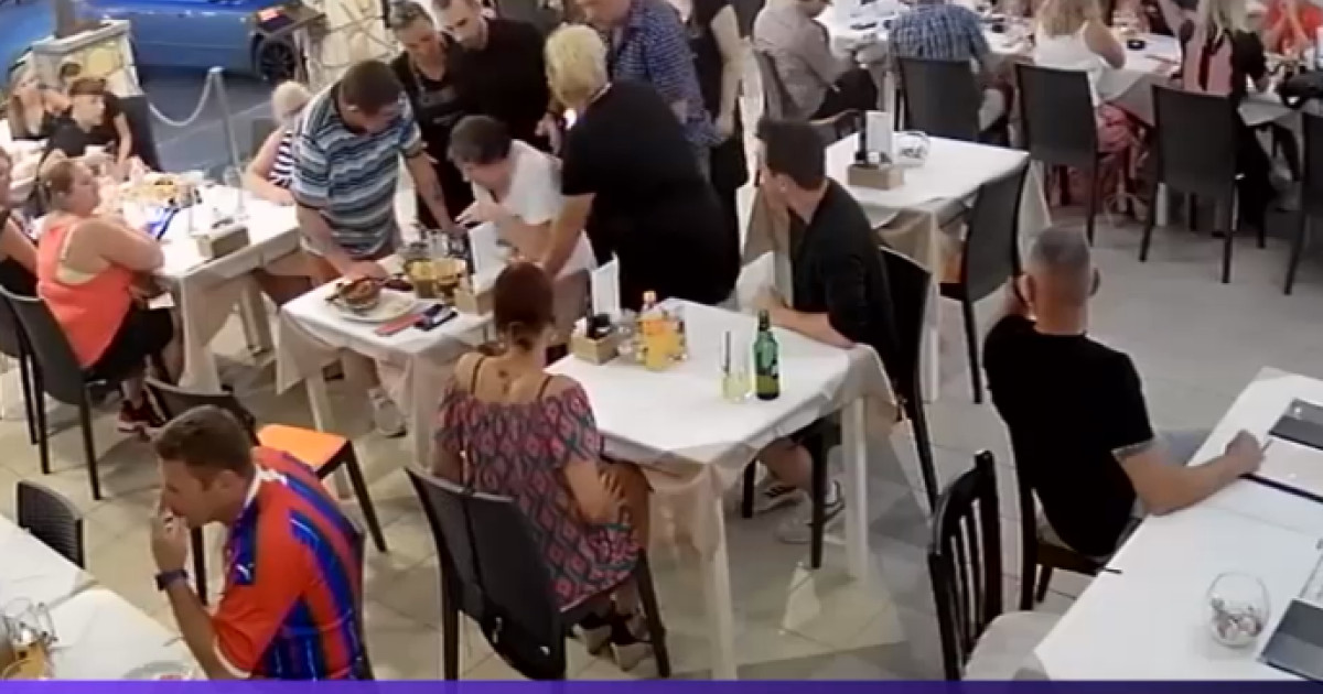 O turistă care se îneca a fost salvată de un chelner, la o terasă din ...