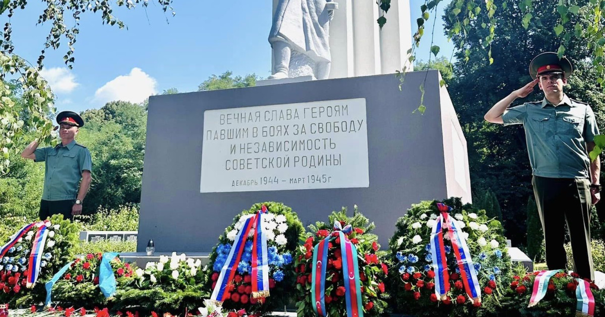 Un monument dedicat soldatului sovietic, renovat și inaugurat într-un ...