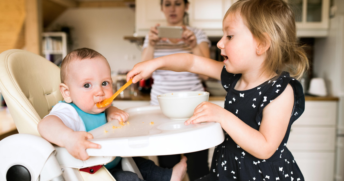 Părinții care pun pe internet clipuri cu copiii lor ar putea să fie ...