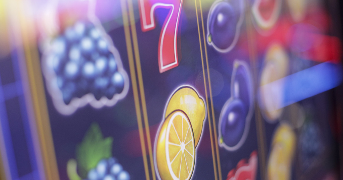 Reclamele la jocuri de noroc şi produse din tutun ar putea fi interzise pe clădirile din ...