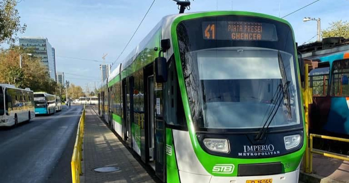 Avarie la rețeaua electrică în București. Tramvaie și troleibuze blocate pe mai multe linii | Digi24