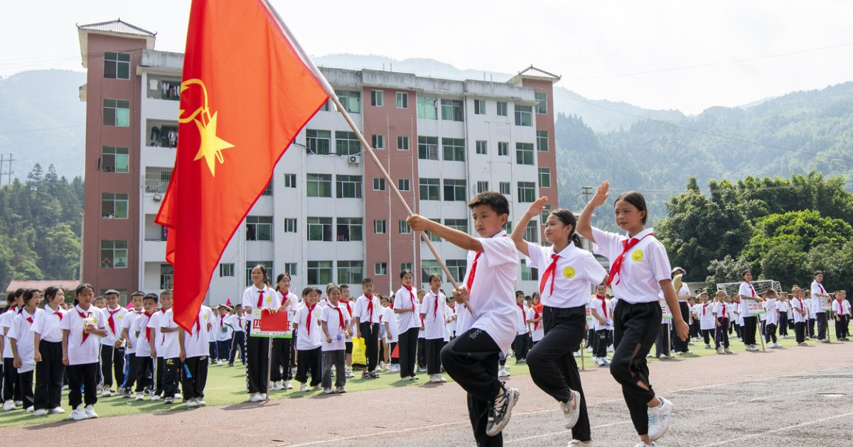 China a adoptat o lege a educației patriotice pentru copii și familii ...