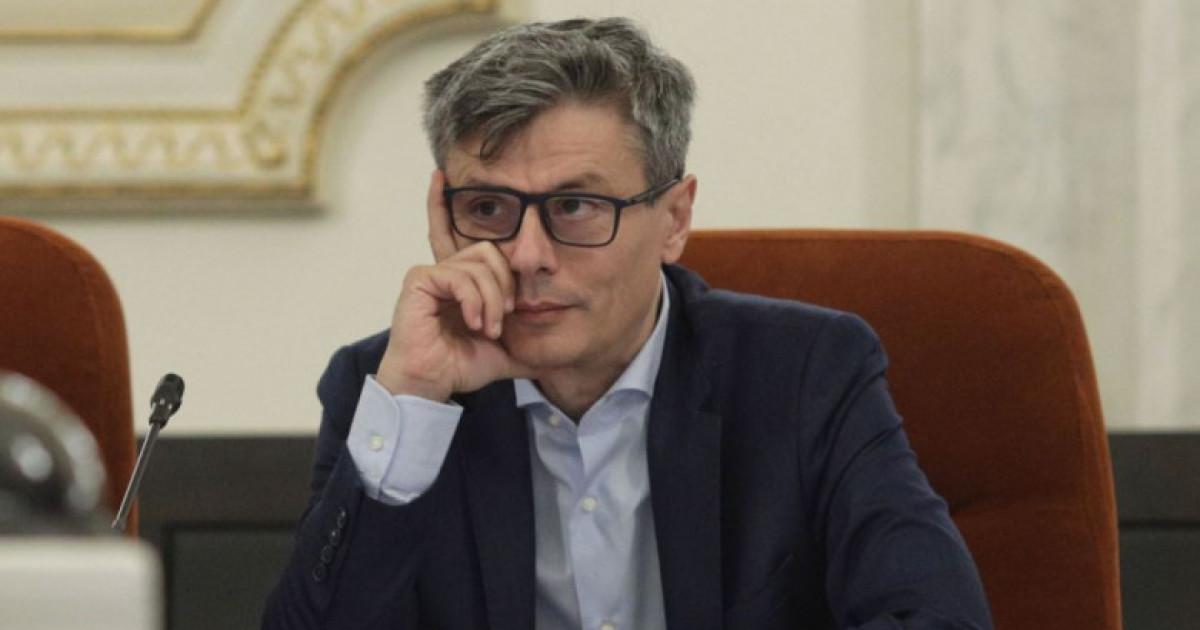 Virgil Popescu îl anunță pe Simion că nu e la Davos și îl acuză că și-a ...