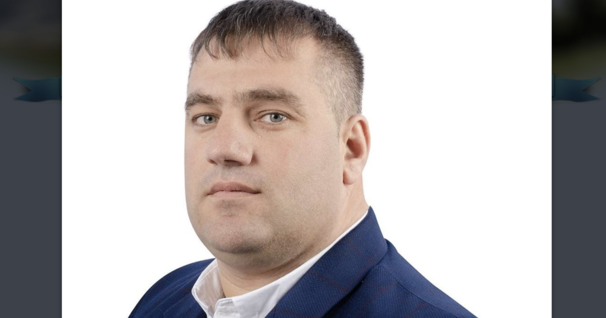 Primar din Buzău reținut pentru că luat leagănele primăriei și uși de ...