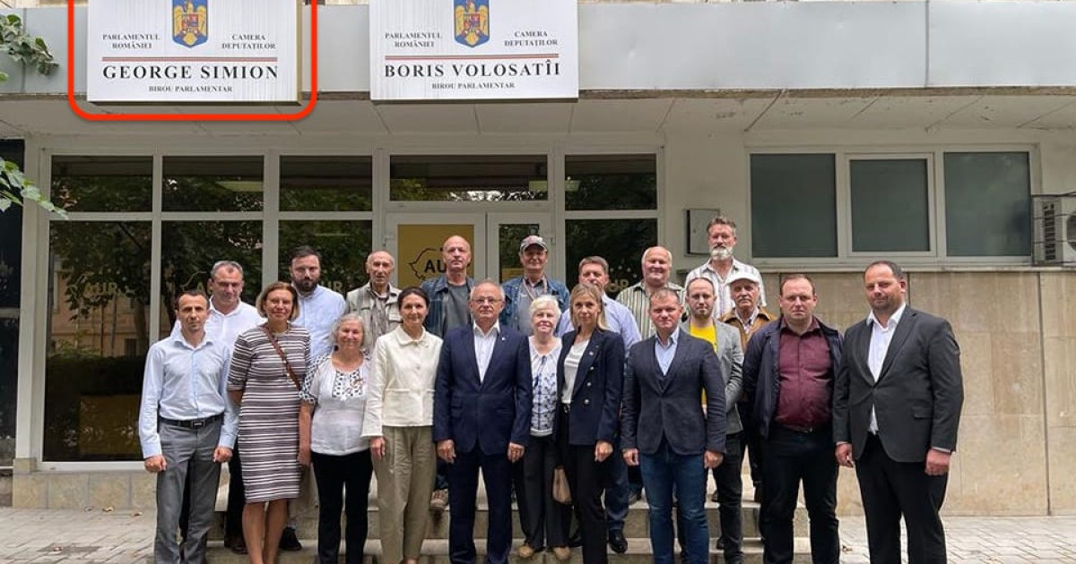 REPER îl acuză pe Simion că are birou parlamentar ilegal în Chişinău ...