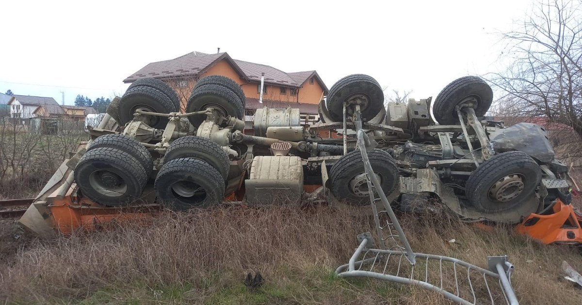 Accident cu 3 morți pe DN1, în Avrig. Un camion a trecut peste o mașină ...