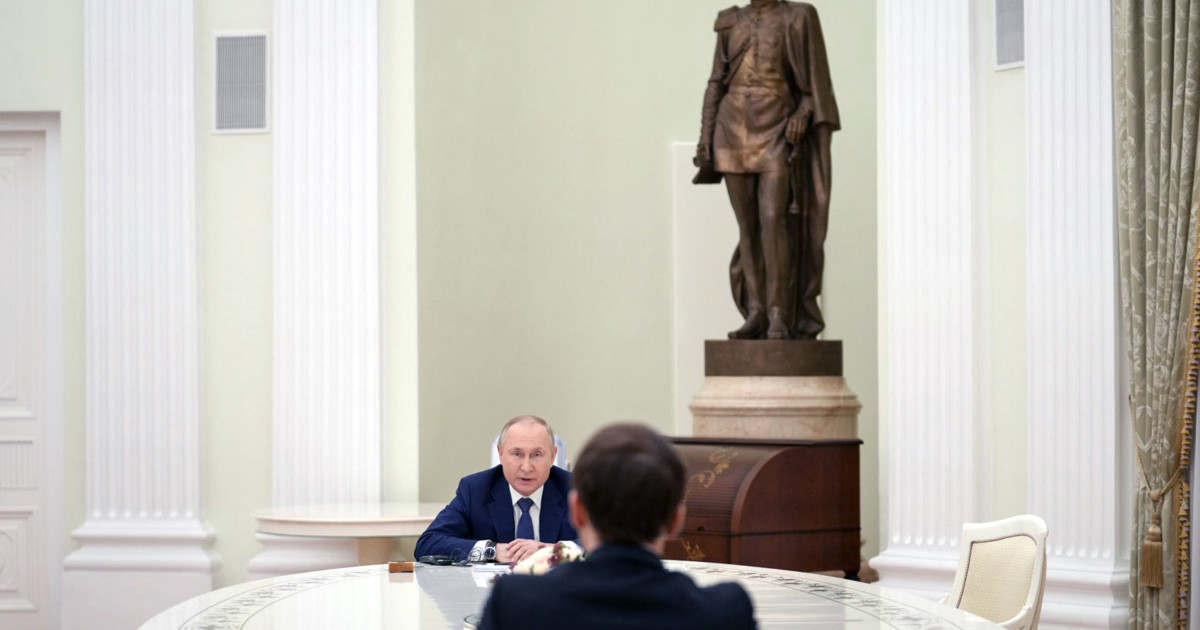 Putin îi amintește lui Macron de soarta lui Napoleon în Rusia, în timp ...