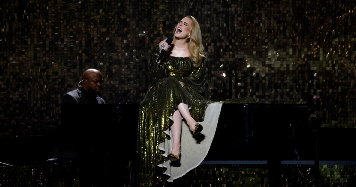 VIDEO Adele și-a întrerupt concertul ca să-și înjure furioasă un fan ...