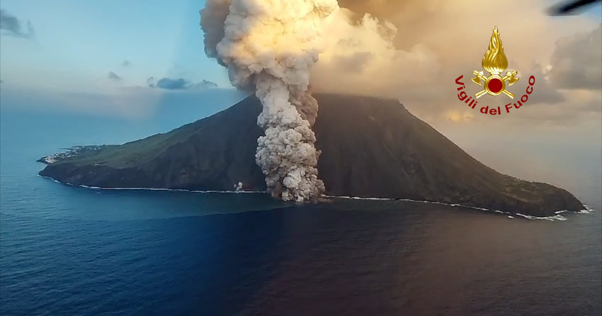 A erupt Vulcanul Stromboli. Imagini spectaculoase + VIDEO | Digi24