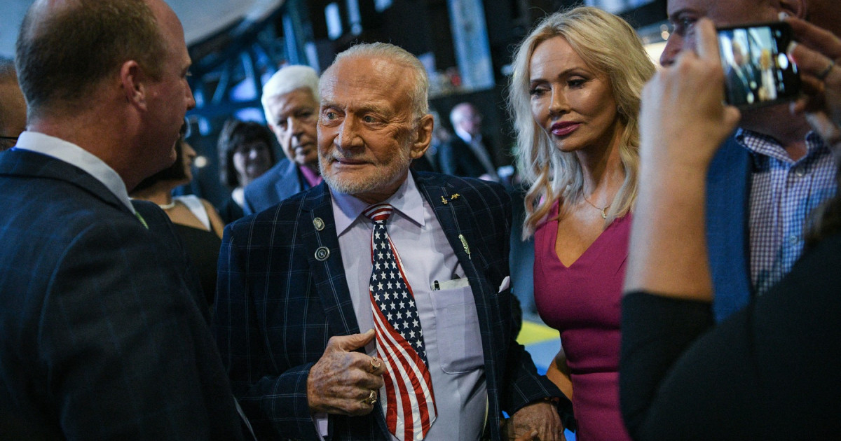 Astronautul Buzz Aldrin, după ce s-a căsătorit la 93 de ani cu românca ...