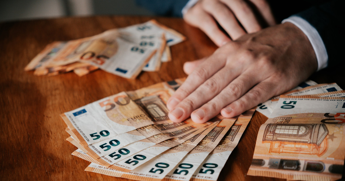 Curs BNR: Euro, dolarul și francul elvețian în scădere | Digi Economic