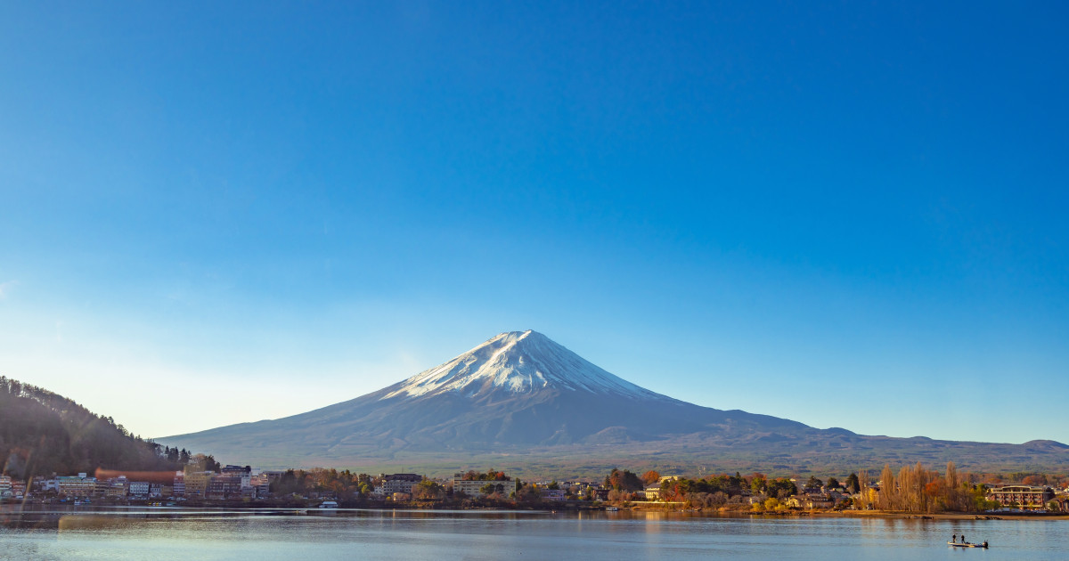 Prima zăpadă din acest an pe Muntele Fuji. Niciodată până acum nu a mai ...