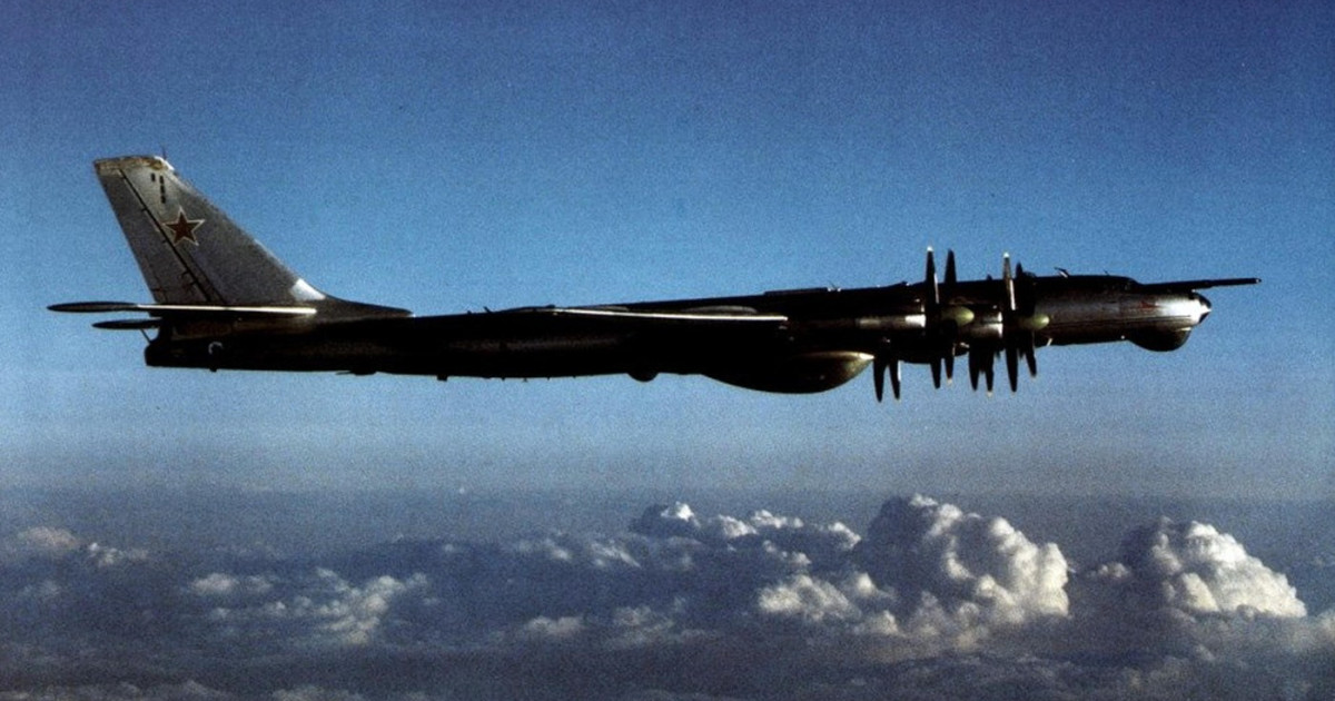 Un avion militar rus a fost detectat în apropierea spaţiului aerian ...