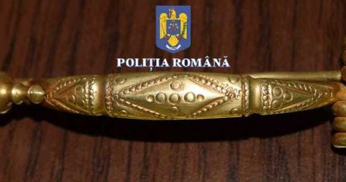 Broşă din aur în valoare de 30.000 de euro, din patrimoniul cultural ...