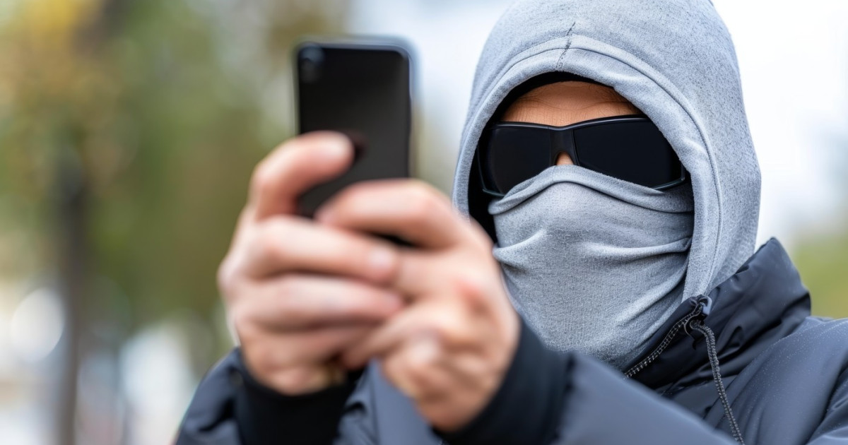 O pensionară a pierdut 600.000 de dolari după ce o bandă de escroci a ...