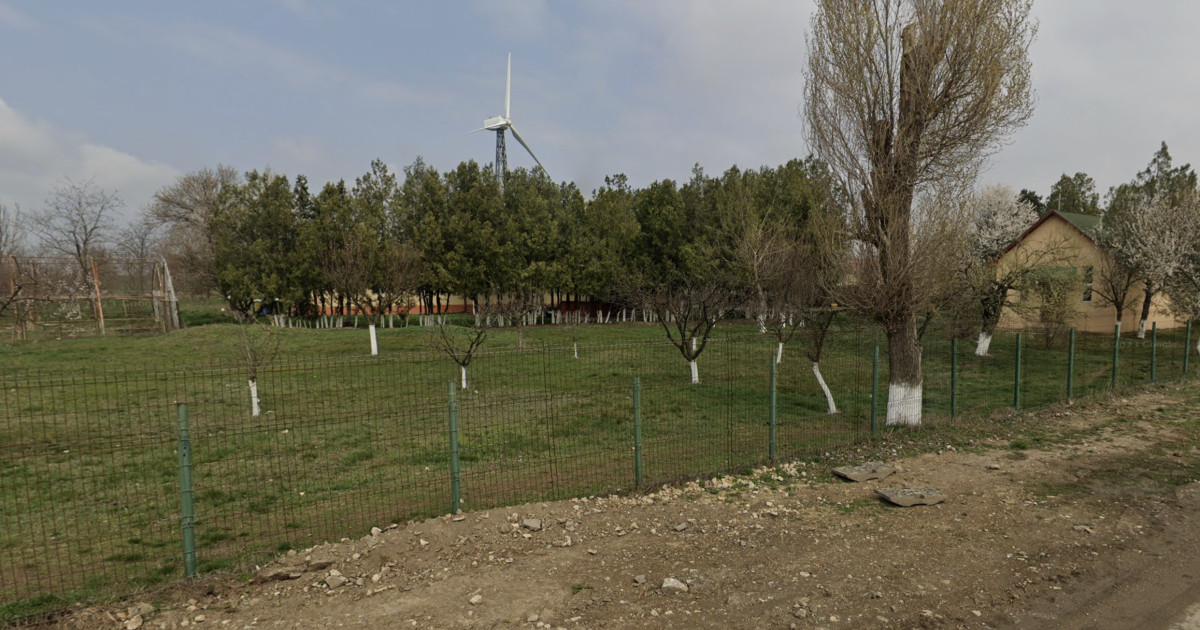 Elicea unei eoliene riscă să cadă peste un azil de bătrâni din Poarta ...