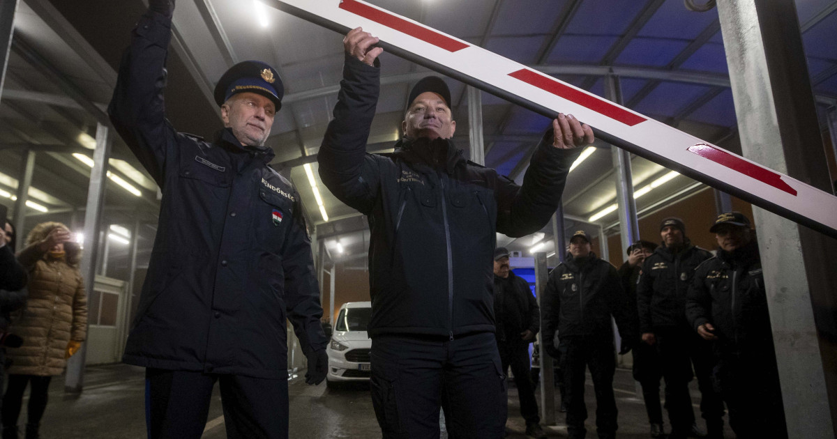 Galerie foto: România, complet în Schengen. Cozile din vămi devin ...