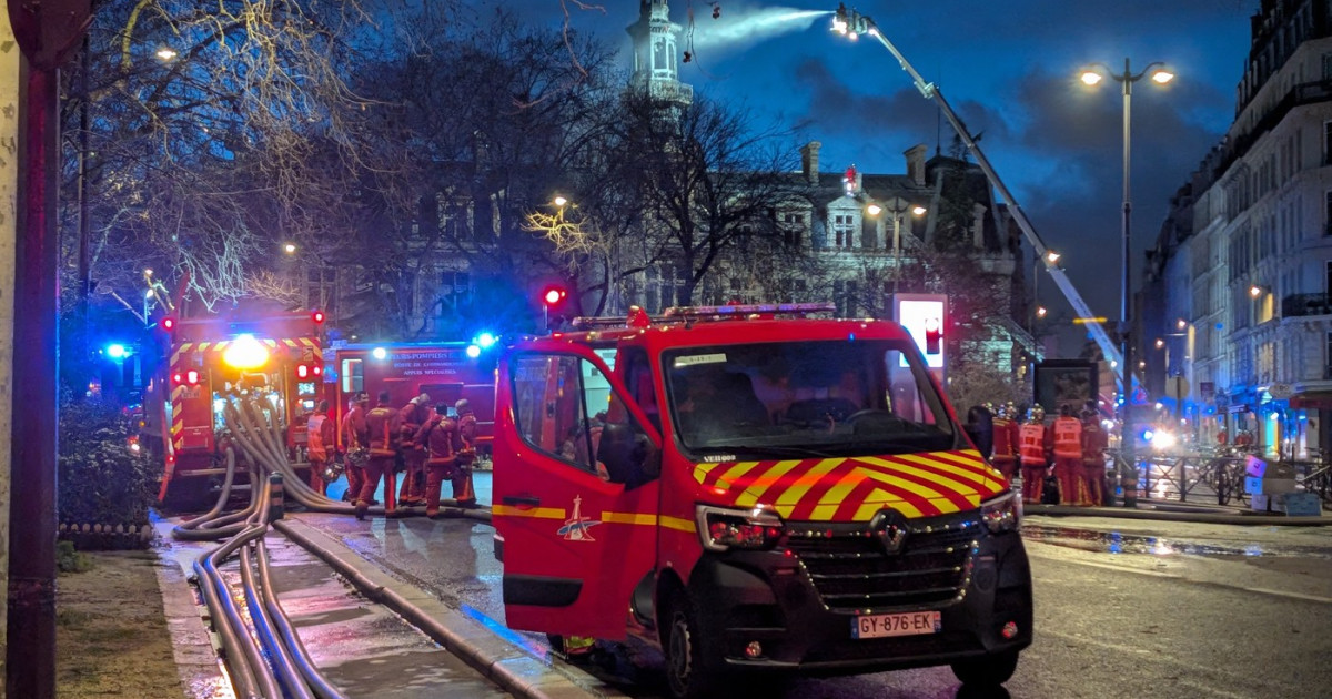 Incendiu violent la Paris, la sediul Primăriei Arondismentului al XII ...