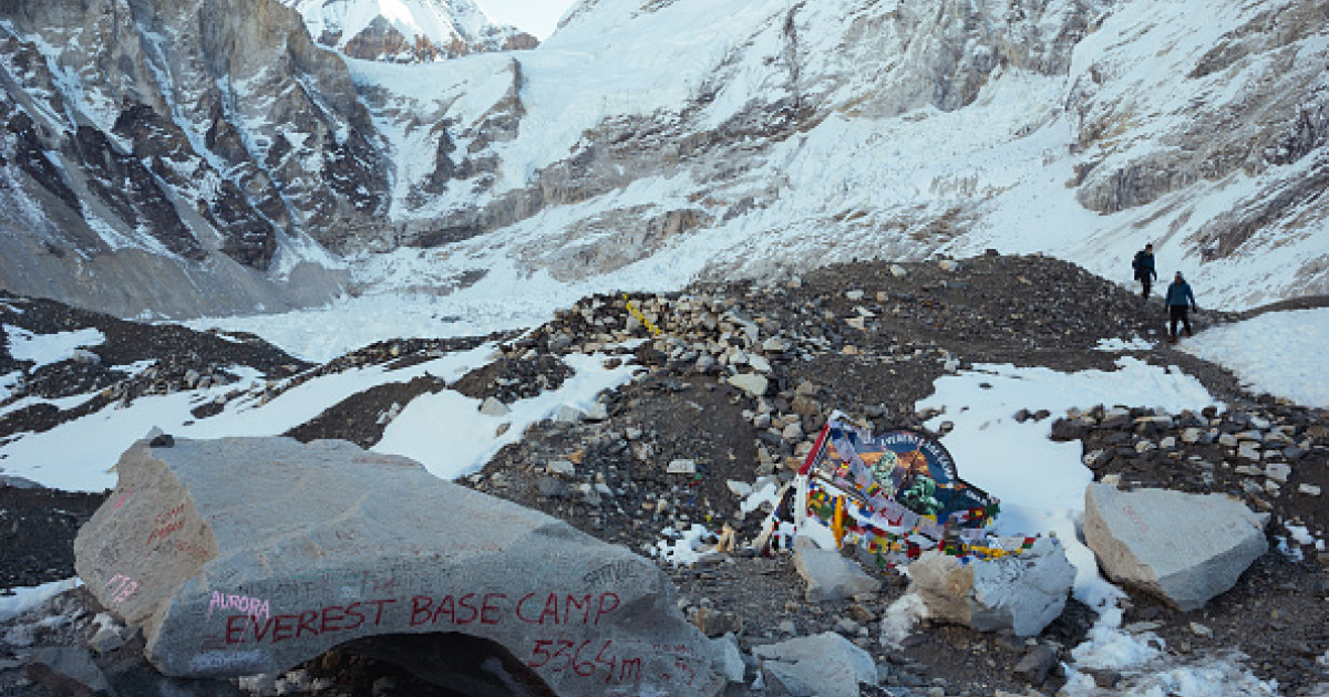Cresc prețurile pe Everest. Cât îi va costa pe alpiniști să escaladeze ...